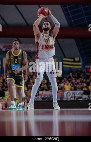 Tyler Ennis (Umana Reyer Venice, #11) beim Aufwaermen, Warm Up vor ...