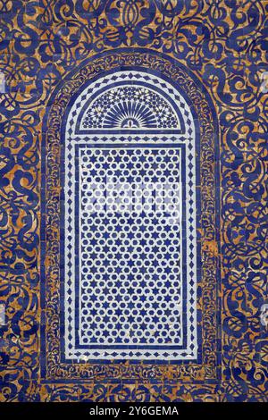 Traditional maroccan pattern tiled background Stock Photo - Alamy