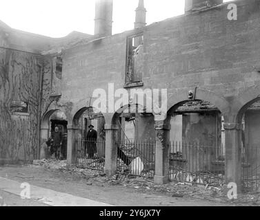 Mells Park House , Somerset , England gutted by fire . 13 October 1917 ...