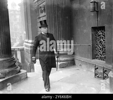 Mr Asquith unveils a Bronze Statue to the memory of Captain Scott and ...