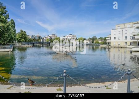 Skulptur, Walfisch von Charles Willard Moore, Neubauten, Tegeler Hafen ...