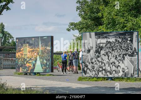Fotoausstellung zum Mauerfall, Reste der Berliner Mauer, Gedenkstelle ...