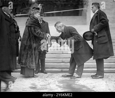 The Queen opens New Waterloo Station and Memorial Stock Photo - Alamy