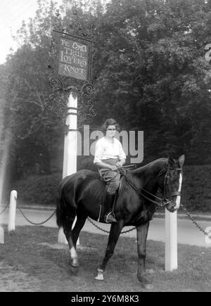 Mr Barber, of Livery Stables, Northwood Stock Photo - Alamy