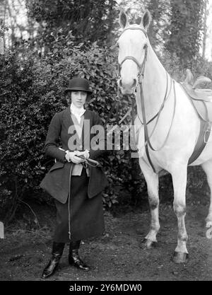 Mrs Victor Adamson on "Torpedo" at Towersey Manor, Thame, Oxon Stock ...