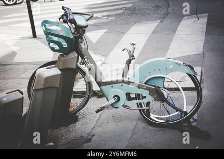 France, Paris, Velib completely destroyed Stock Photo - Alamy