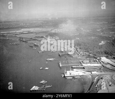 Aerial view of Greenhithe, Kent overlooking Everards shipyard, HMS ...
