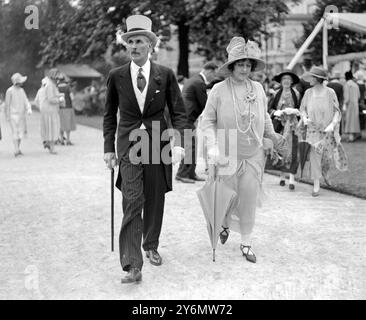 Saint James’s palace garden party in aid of The league of mercy Earl of ...