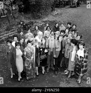 STEVE MCQUEEN AND ROBERT WAGNER AT SHEPPERTON STUDIOS WITH MISS WORLD ...