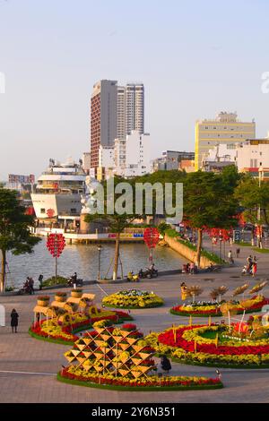 Vietnam, Da Nang, skyline, riverside park, Han River Stock Photo - Alamy