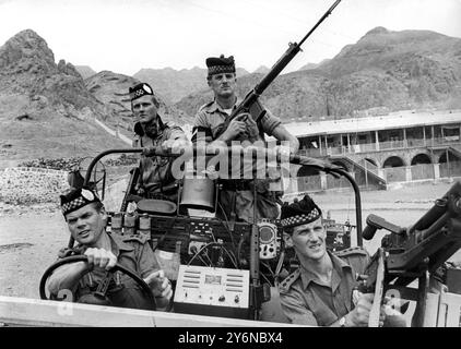 Soldiers of the Argyll and Sutherland Regiment, patrolling the Crater ...