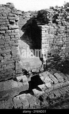 With Bath, Wells, And Drainage: Ancient Indo-Sumerian Houses ...