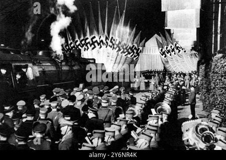 Herr Hitler's return to Berlin from Czechoslovakia: a welcome as for a ...