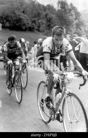 Cycling. Tommy Simpson (r Stock Photo - Alamy