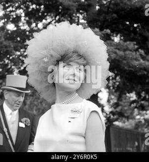 HORSE RACING ROYAL ASCOT LADY LOWSON BRIMLESS HAT TURQUOISE BLUE ; 16 ...