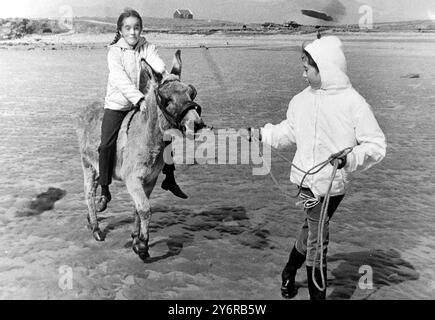 CHARLIE CHAPLIN WITH FAMILY IN IRELAND CELEBRATE 73 BIRTHDAY / ; 24 ...