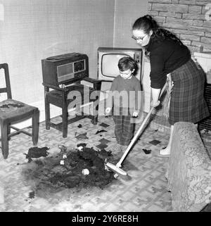VERA STRINGER POLTERGEIST AT WORK IN LONDON / ; 10 APRIL 1962 Stock ...