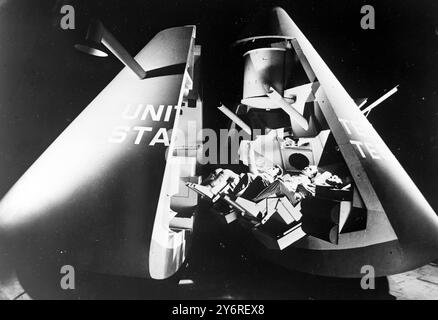 GUIDED MISSILE AND ROCKETS APOLLO MODEL ; 6 APRIL 1962 Stock Photo - Alamy