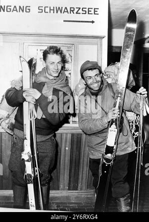 GERMAN CLIMBERS BACK FROM A TRIP 9 FEBRUARY 1962 Stock Photo - Alamy