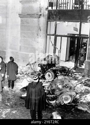 BOMB EXPLOSION AT FRENCH MINISTRY IN PARIS 22 JANUARY 1962 Stock Photo ...