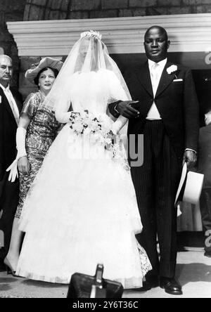 TOM MBOYA WEDS PAMELA ODEDE IN NAIROBI / 20 JANUARY 1962 Stock Photo ...
