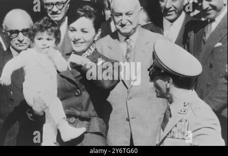 QUEEN FARAH WITH CROWN PRINCE REZA AND SHAH OF IRAN 3 NOVEMBER 1961 ...
