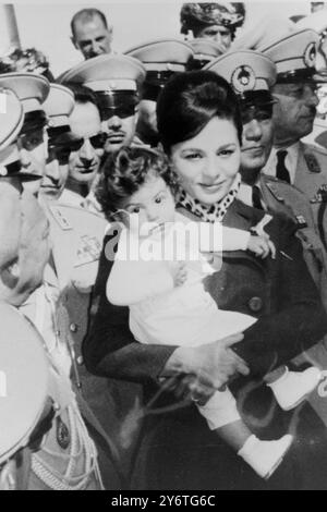 QUEEN FARAH WITH CROWN PRINCE REZA AND SHAH OF IRAN 3 NOVEMBER 1961 ...