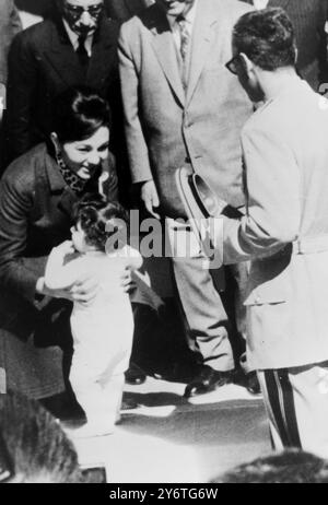 QUEEN FARAH WITH CROWN PRINCE REZA AND SHAH OF IRAN 3 NOVEMBER 1961 ...