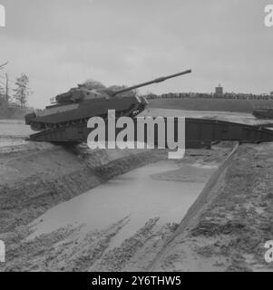 BRITISH ARMY NEW CHIEFTAIN TANK ; 7 AUGUST 1963 Stock Photo - Alamy