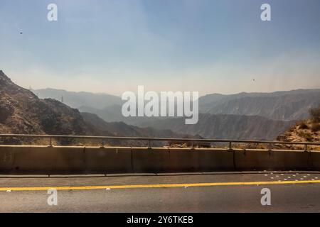 Mountain highway near Abha, Saudi Arabia Stock Photo - Alamy