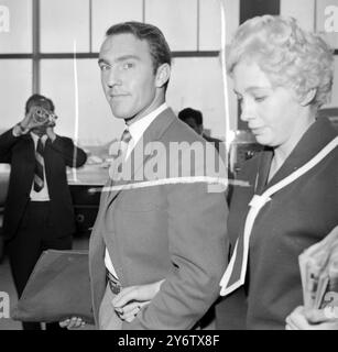 FOOTBALLER JIMMY GREAVES WITH WIFE IRENE IN MILAN 30 SEPTEMBER 1961 ...