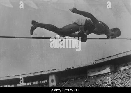 VALERY BRUMEL WORLD RECORD HIGH JUMP - 19 SEPTEMBER 1961 Stock Photo ...
