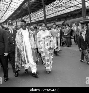 GOVERNON OF NIGERIA NANDI AZIKIWE WITH WIFE IN LONDON / 10 JULY 1961 ...