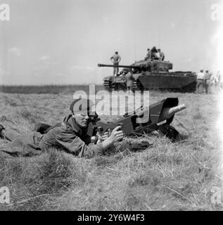 GUIDED MISSILE AND ROCKETS VICKERS VIGILANT ANTI TANK 6 JULY 1961 Stock ...