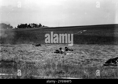 GUIDED MISSILE AND ROCKETS VICKERS VIGILANT ANTI TANK 6 JULY 1961 Stock ...