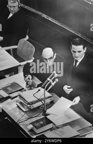 ROBERT SERVATIUS AT EICHMANN TRIAL IN JERUSALEM 18 MAY 1961 Stock Photo ...