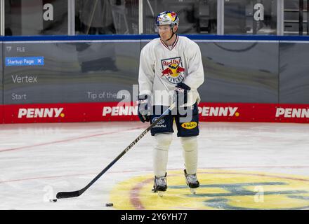 Ben Smith (EHC Red Bull Muenchen, #12, verletzt und aktuell als Co ...