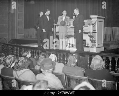 Dan welsh and Rob cleaver at Granada , Welling . 3 April 1947 Stock ...