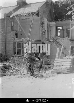 Bomb Damage , Erith . 31 August 1940 Stock Photo - Alamy