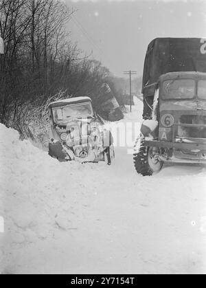 snow scene - Wrotham 1 Jan 1940 Stock Photo - Alamy
