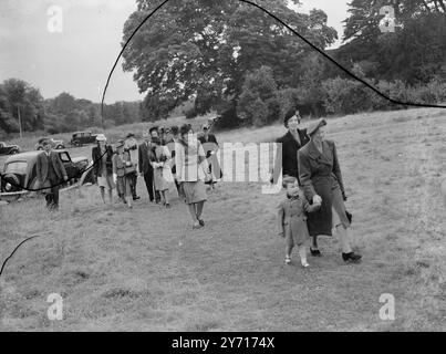 Wedding of David Mostyn and Beryl Miller . 1 January 1946 Stock Photo ...
