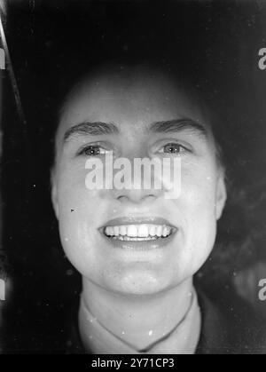 Miriam Bingham - Close portrait of face1940 Stock Photo - Alamy