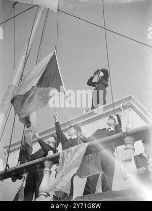 Cadets and a new HMS Worcester training ship.1940 Stock Photo - Alamy