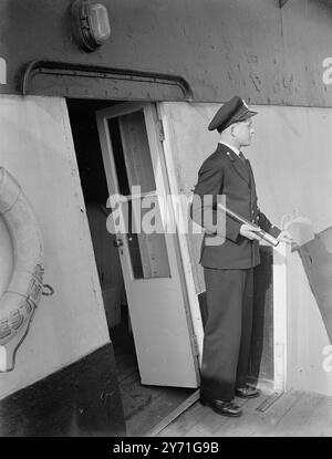 Cadets and a new HMS Worcester training ship.1940 Stock Photo - Alamy