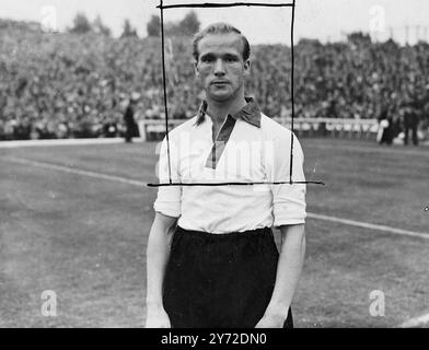 Gordon Hurst, Charlton Athletic Stock Photo - Alamy
