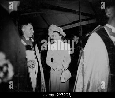 Princess Elizabeth leaving Westminster Abbey London after her wedding ...