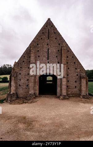 The medieval tithe barn at Great Coxwell, Oxfordshire Stock Photo - Alamy