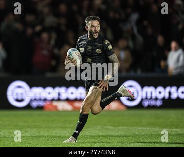 Leigh Leopards' Gareth O'Brien scores a penalty during the Betfred ...
