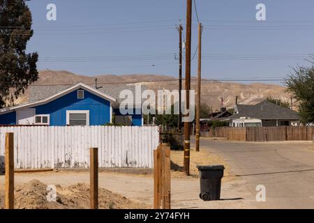 Afternoon sun shines on a neighborhood in downtown Maricopa, California ...