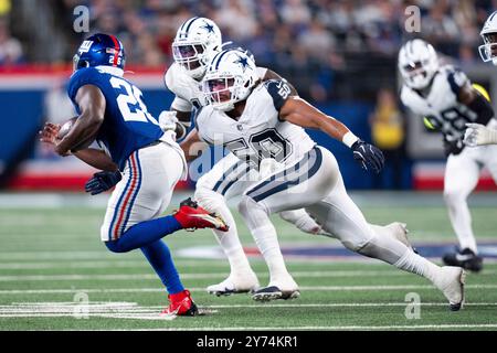 Dallas Cowboys linebacker Eric Kendricks (50) lines up on defense ...
